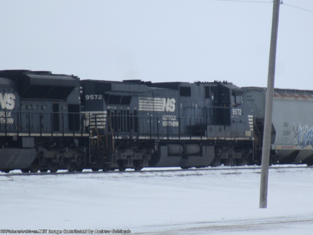 NS 9572 Behind